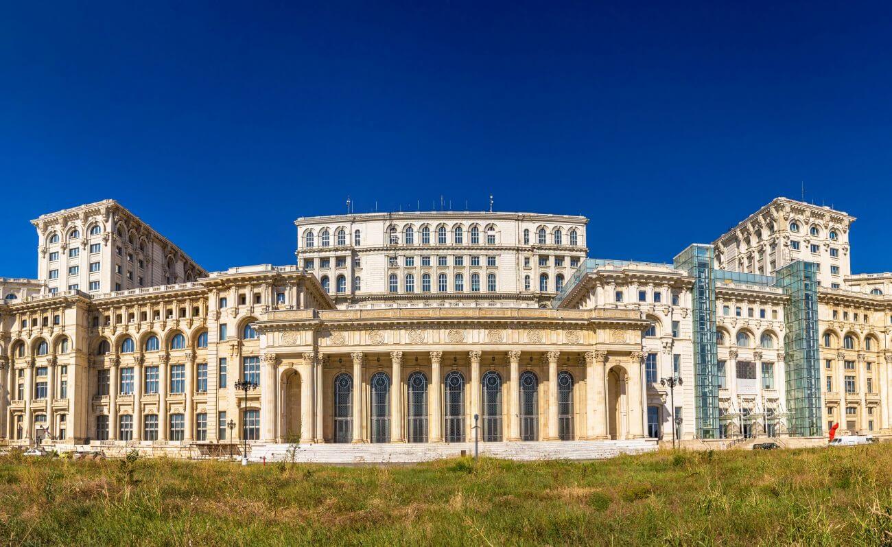 Pałac Parlamentu w Bukareszcie. Czym zasłynęła Rumunia?- Travelers