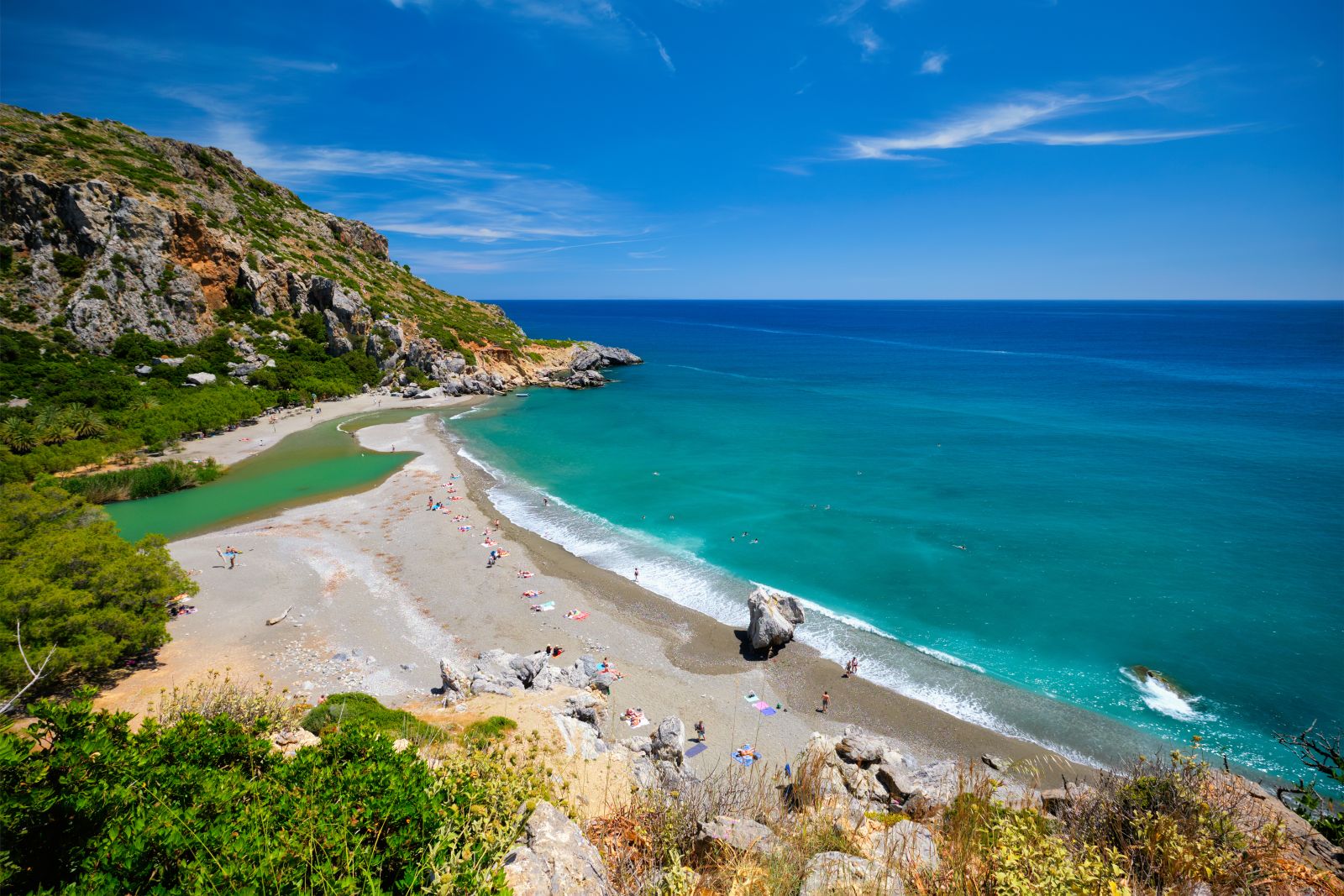 Preveli beach to plaża z lasem palmowym w Grecji - Travelers